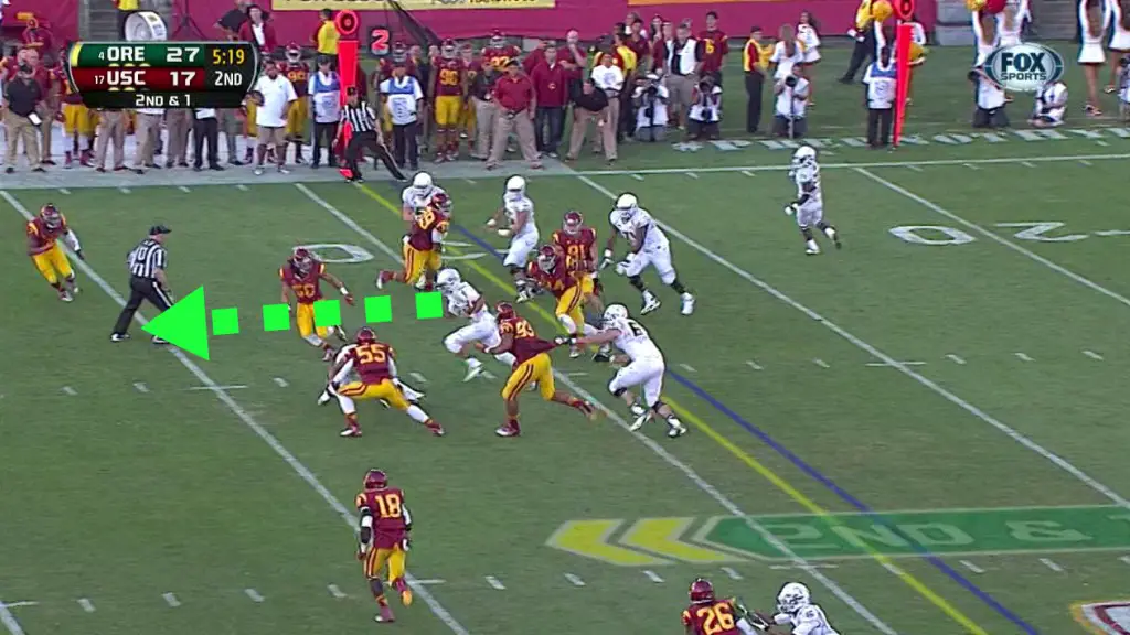 Isn’t an Oregon Quarterback SWEEP Risky? | FishDuck