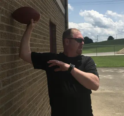 Quarterback Head to Toe: Teaching the Throwing Motion | FishDuck