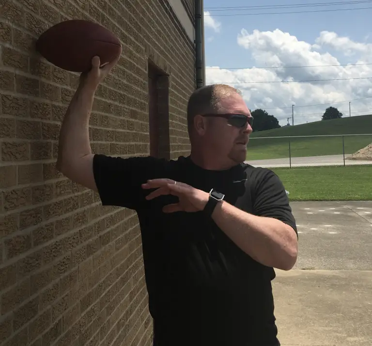 Quarterback Head to Toe: Teaching the Throwing Motion | FishDuck